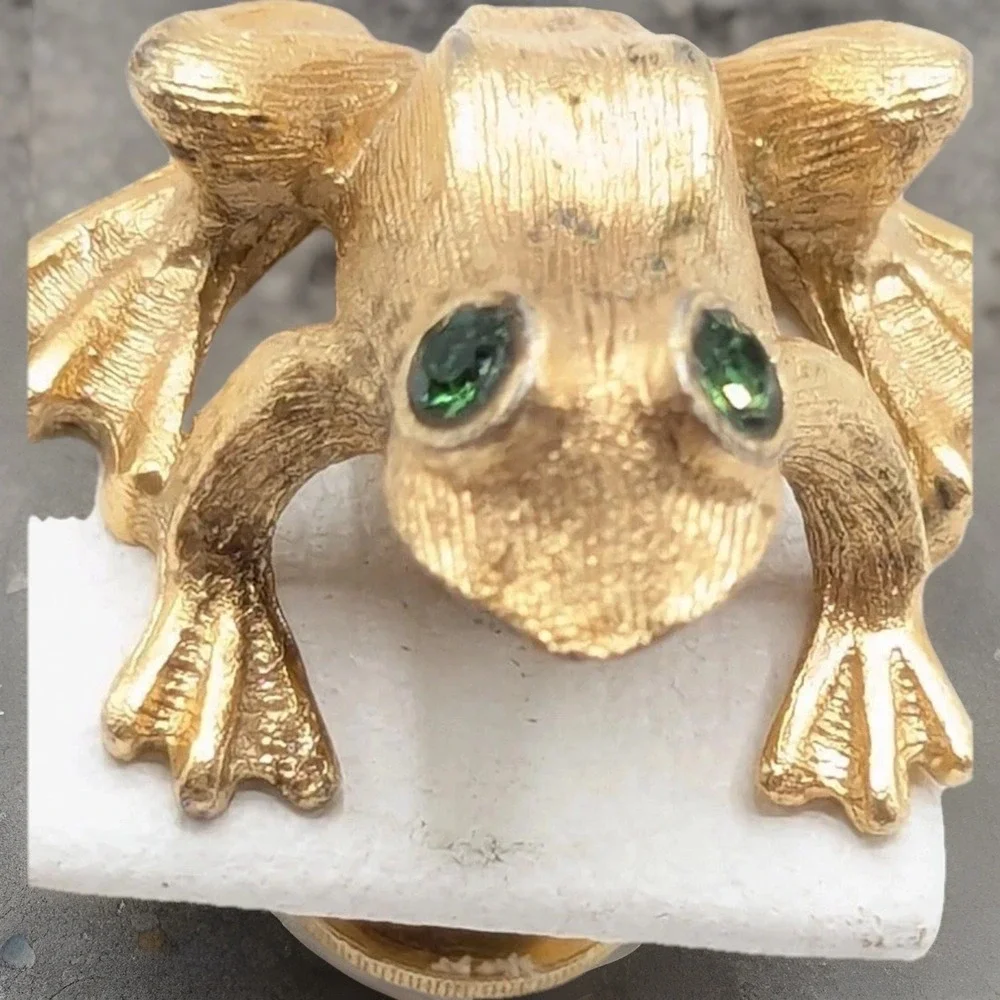 The Unbranded Brand | Accessories | Vintage Avon Gold Toned Green Eyed ...